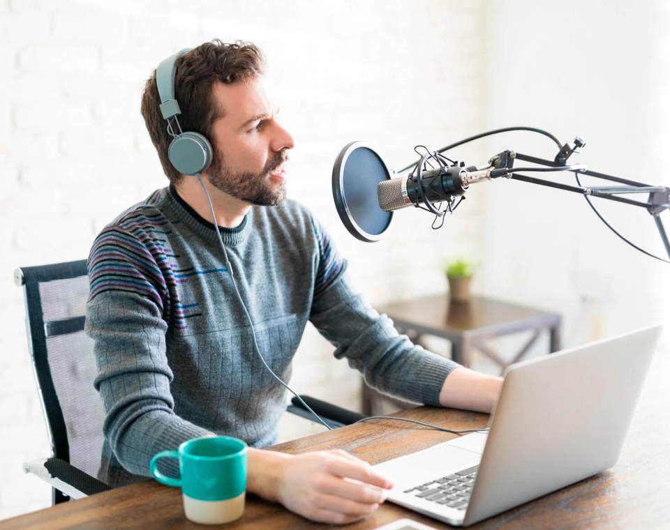 Top 10 Locutores Profesionales en Chile | 2x3